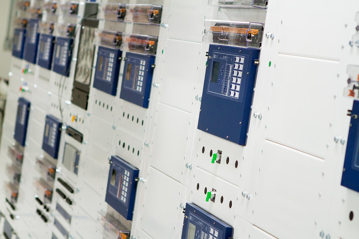 Enceintes et panneaux | Schweitzer Engineering Laboratories