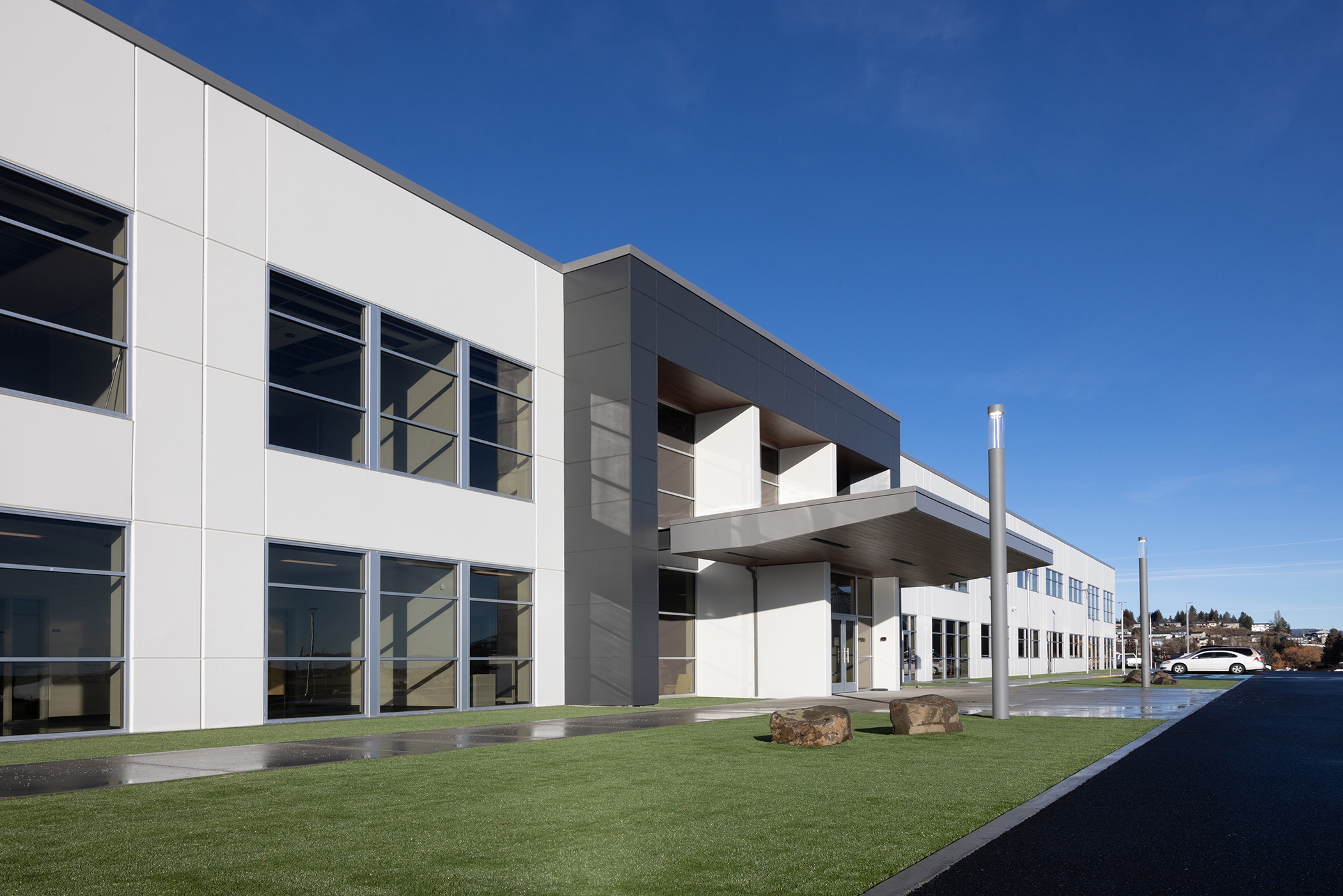 SEL meter now provides wide-area visualization with synchrophasors